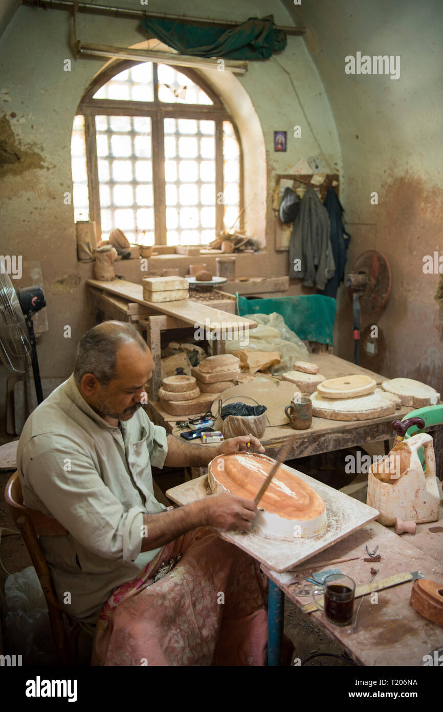 Ceramist pottery hi-res stock photography and images - Alamy
