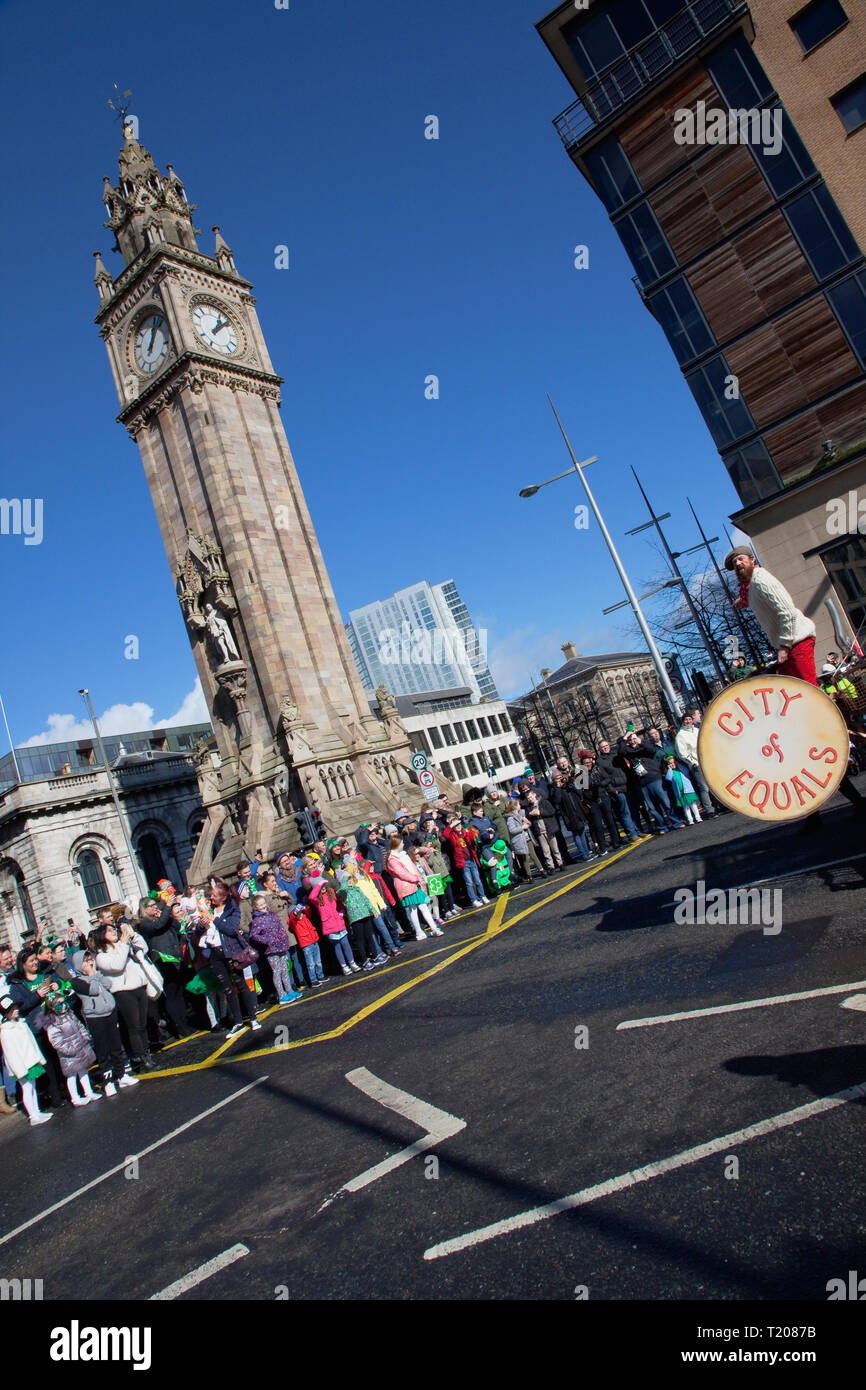 Ireland, North, Belfast, St Patricks Day parade passing the Albert ...