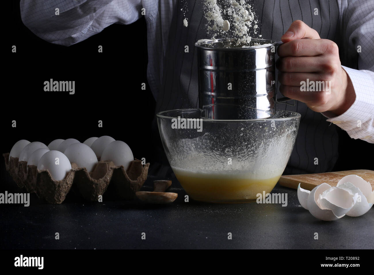 Sift bowl hi-res stock photography and images - Alamy