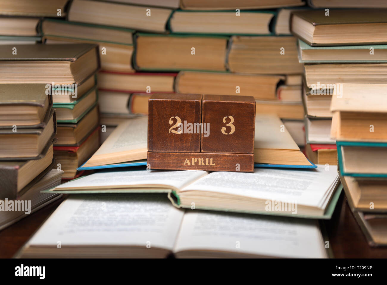 Perpetual calendar book hi-res stock photography and images - Alamy