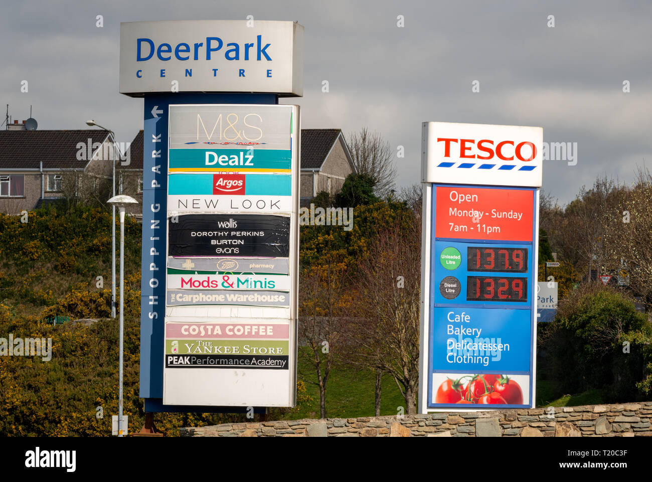 Tesco gas station information board hi-res stock photography and images ...