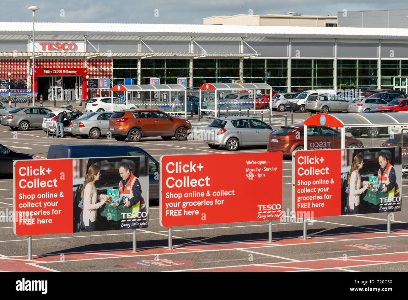 Red entrance tesco hi-res stock photography and images - Alamy