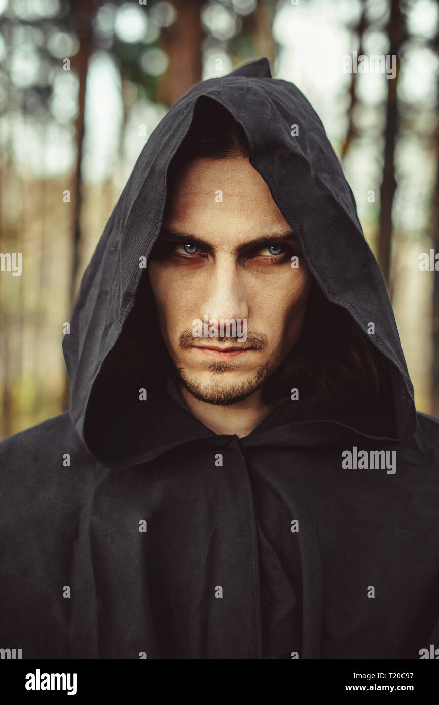 Man in black cloak with hood hi-res stock photography and images - Alamy