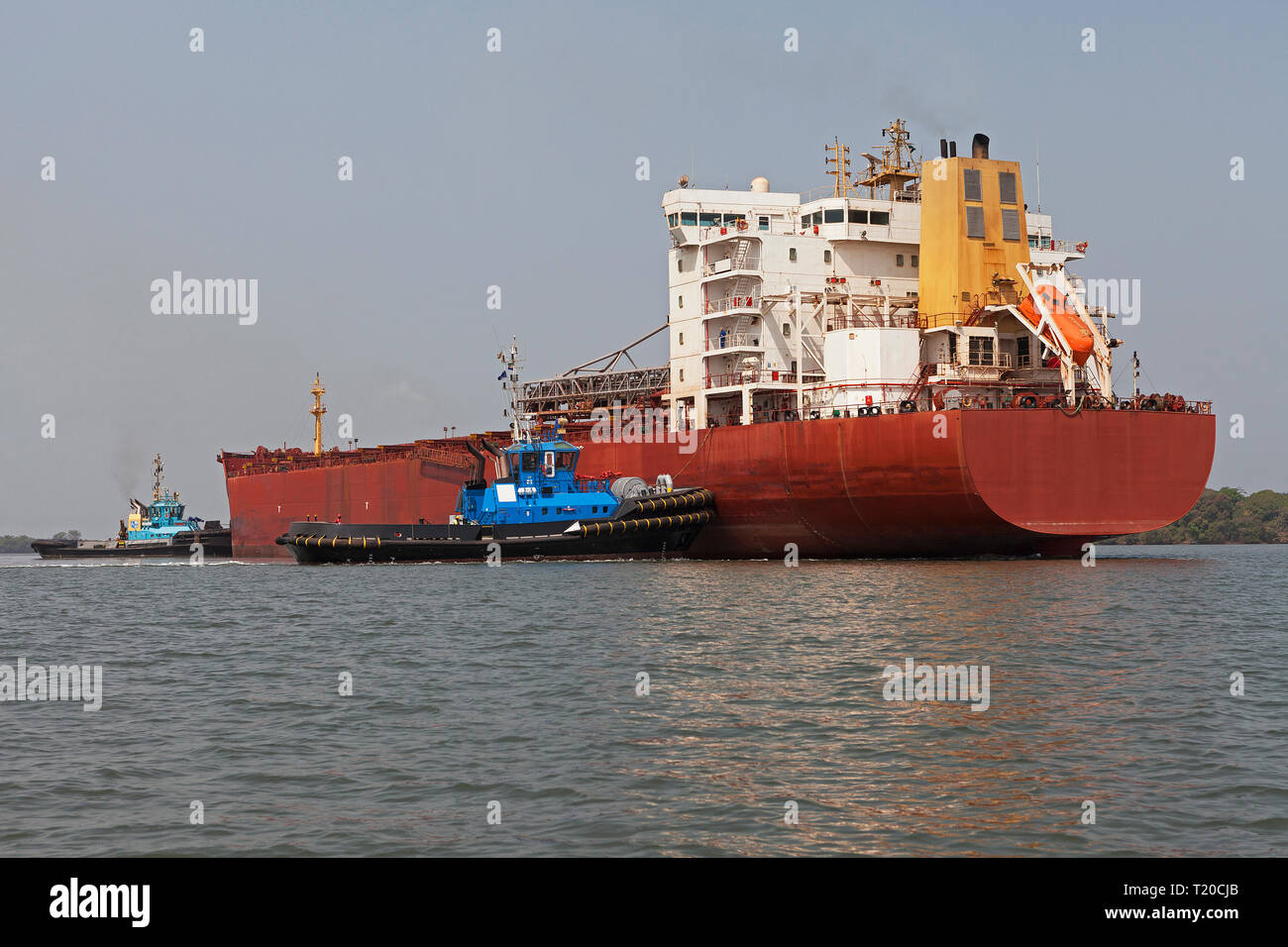 Moving to load at jetty hi-res stock photography and images - Alamy