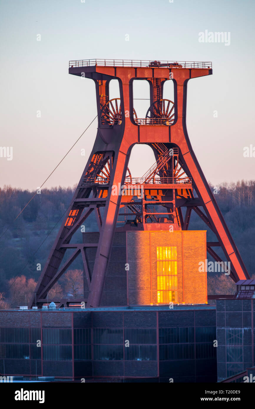 Mining scaffold hi-res stock photography and images - Alamy