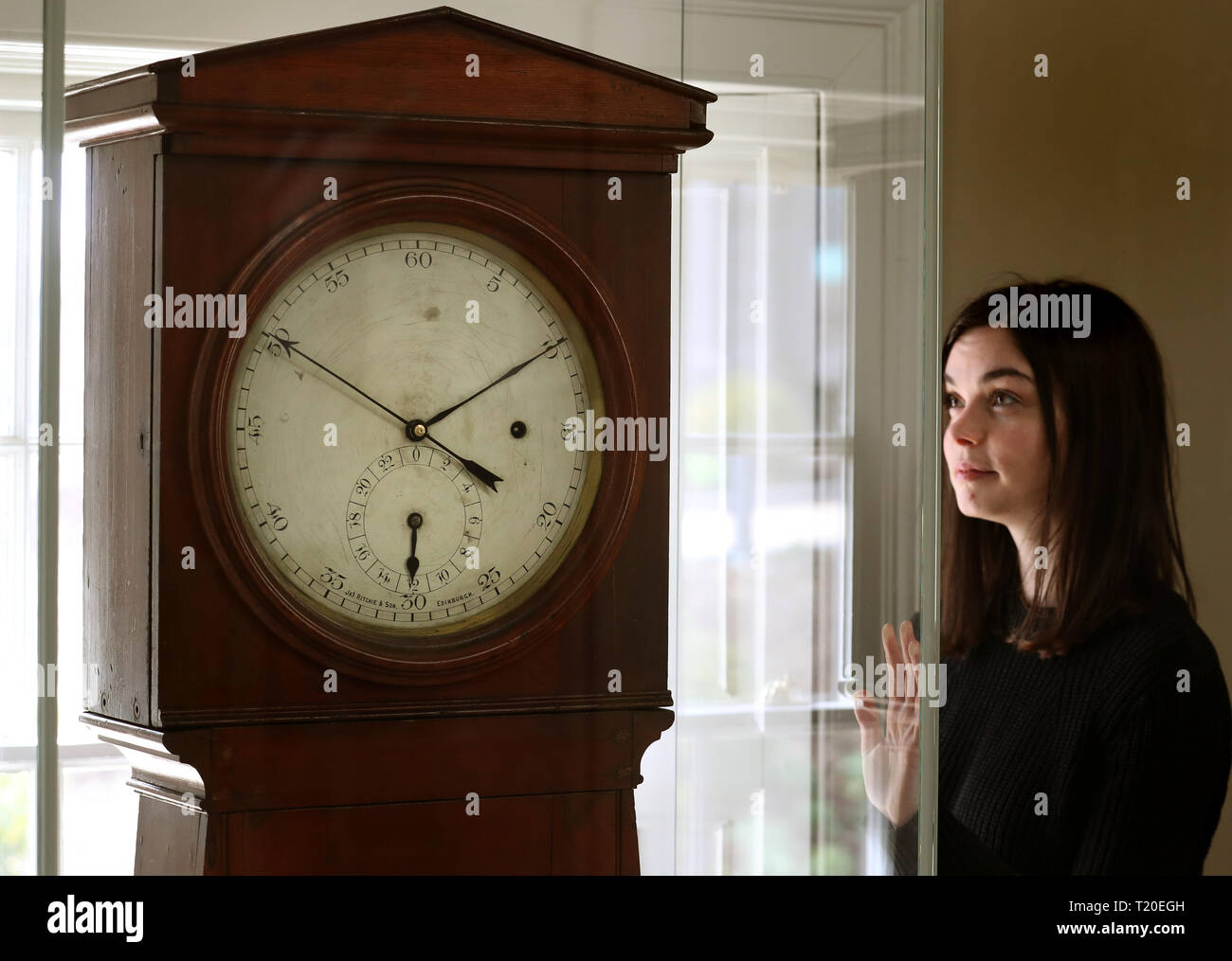 Two faced clock hi-res stock photography and images - Alamy