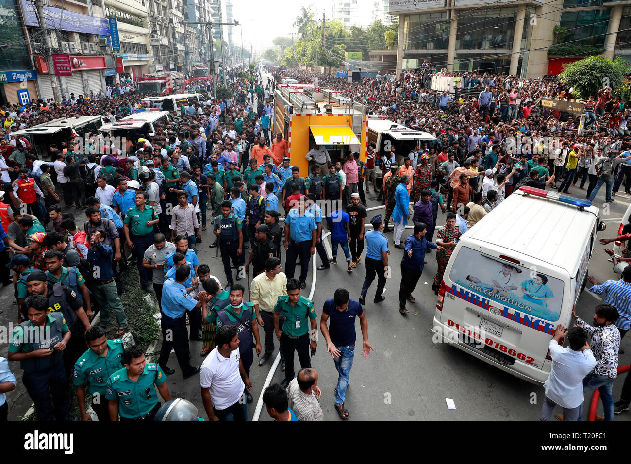 People trapped in tower fire hi-res stock photography and images - Alamy