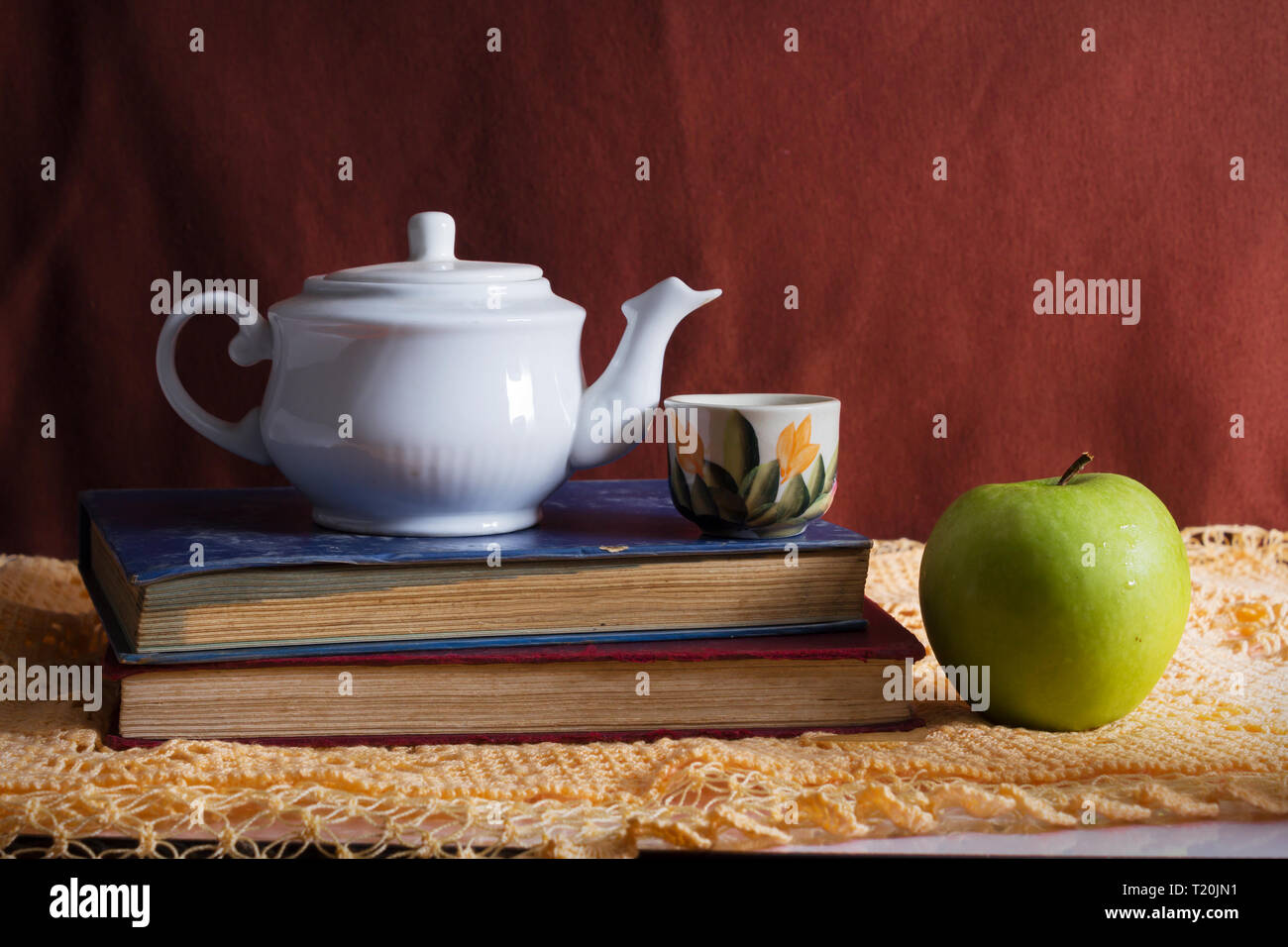 Still life ancient books hi-res stock photography and images - Alamy