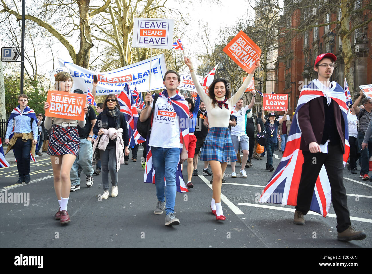 Sisters Beatrice Grant (second left) and Alice Grant (second right ...