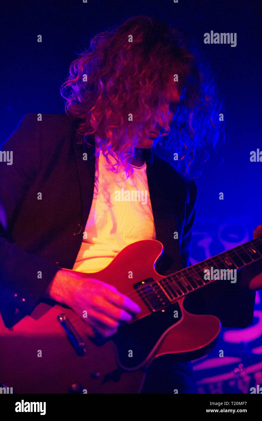 Zoom in guitar player hi-res stock photography and images - Alamy