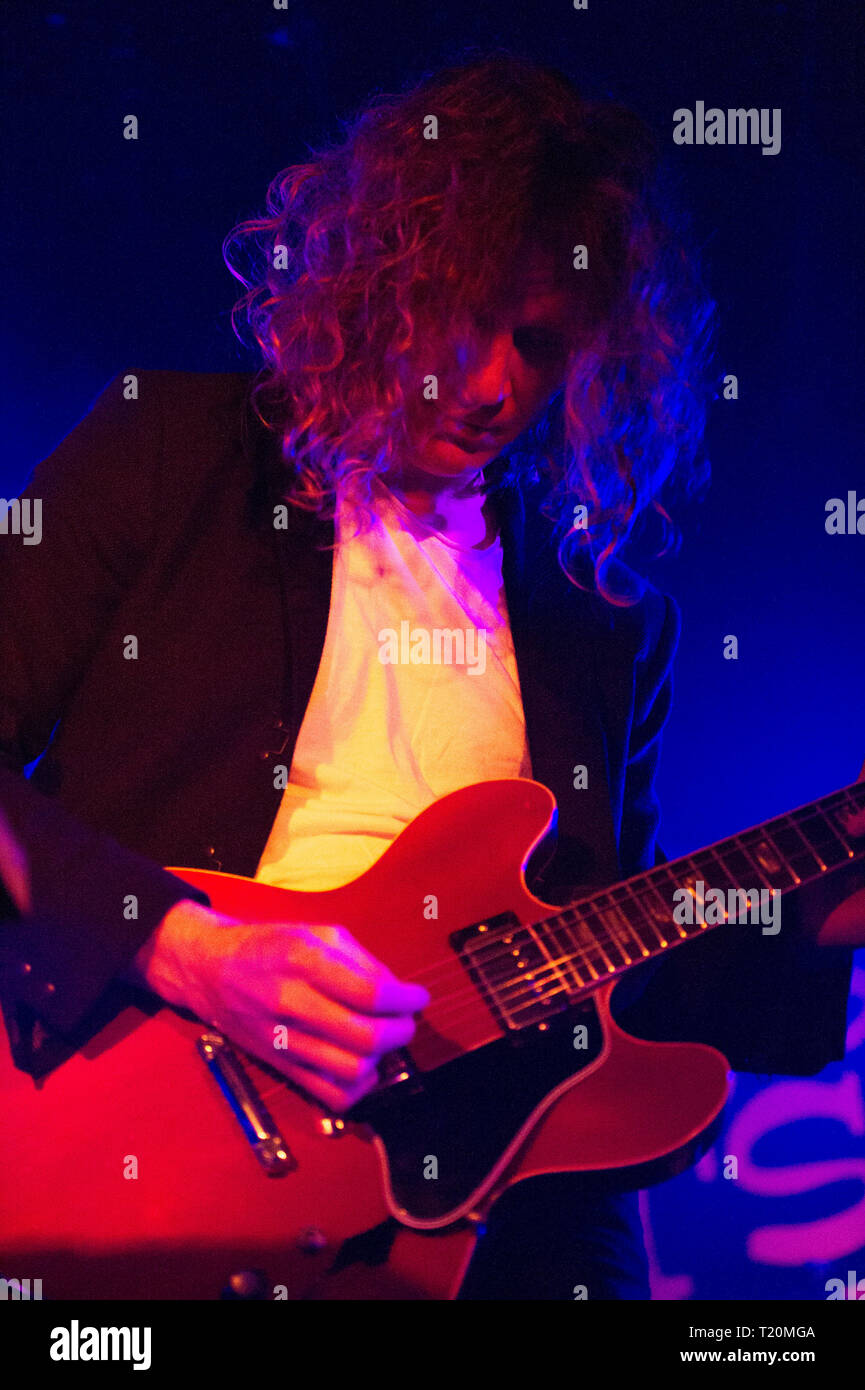 Zoom in guitar player hi-res stock photography and images - Alamy
