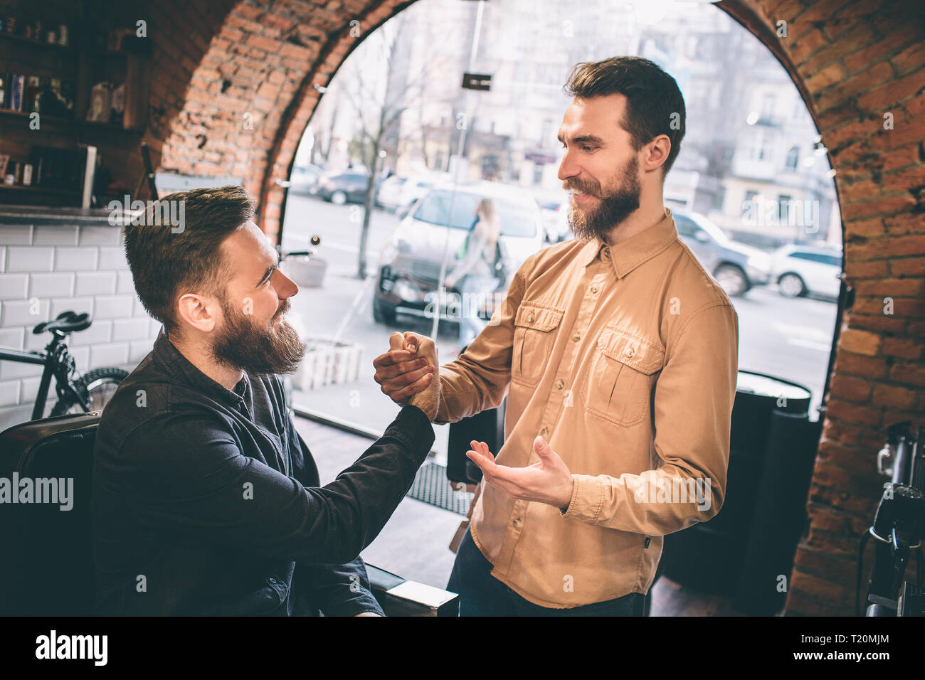 Hairdresser salon friends hi-res stock photography and images - Alamy