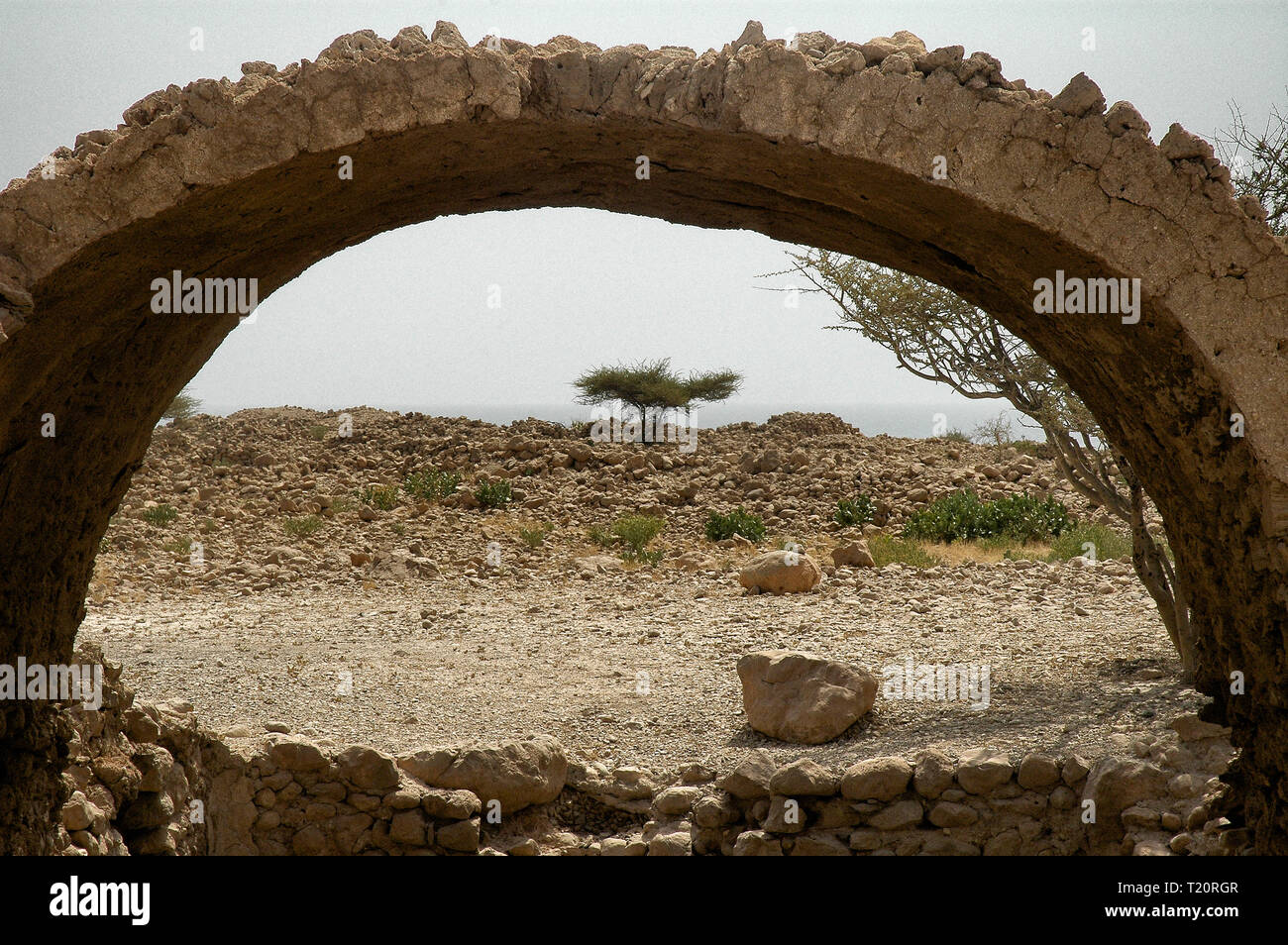 Sand shelter middle east hi-res stock photography and images - Alamy