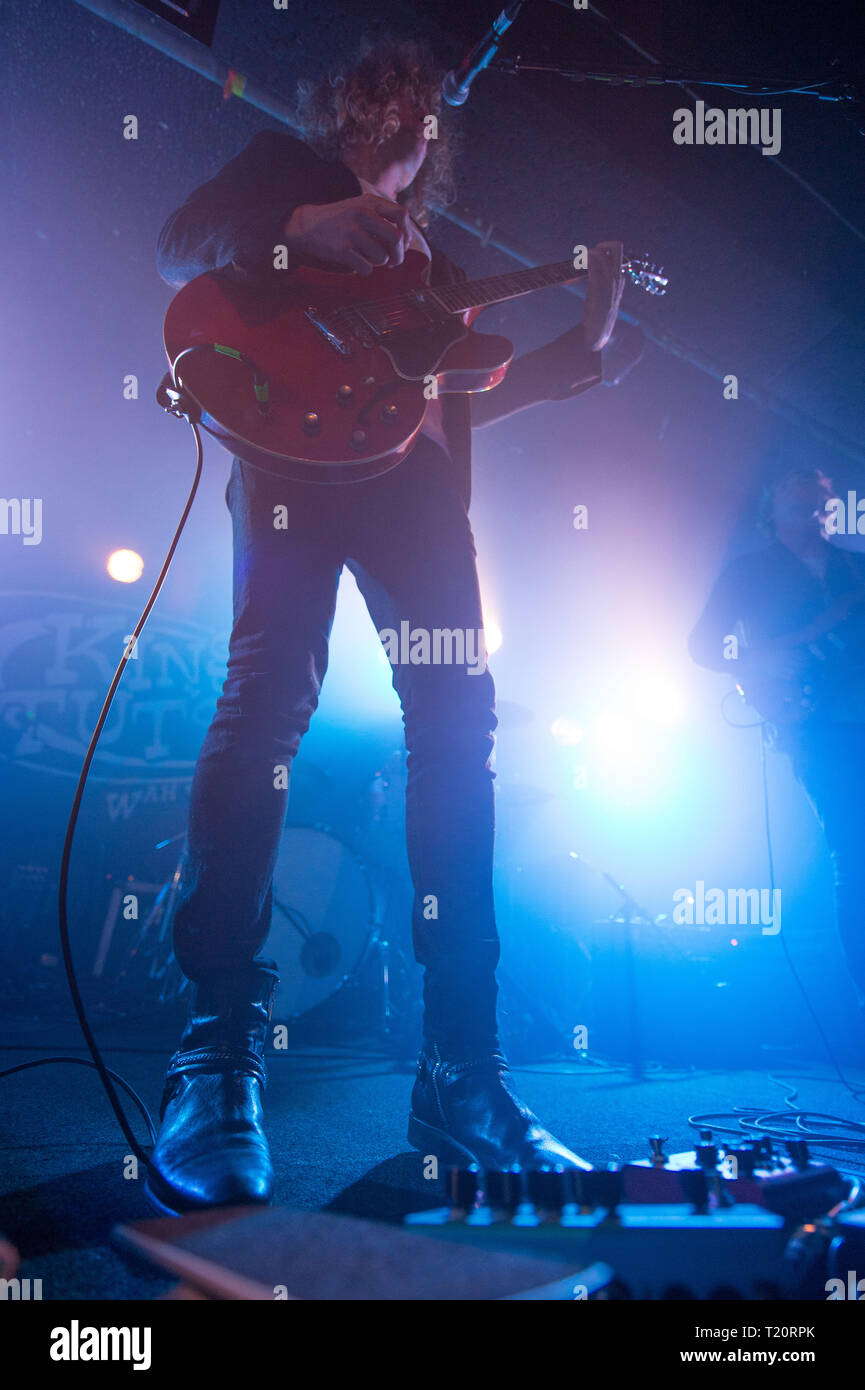 Guitar player guitarist singer hi-res stock photography and images - Alamy