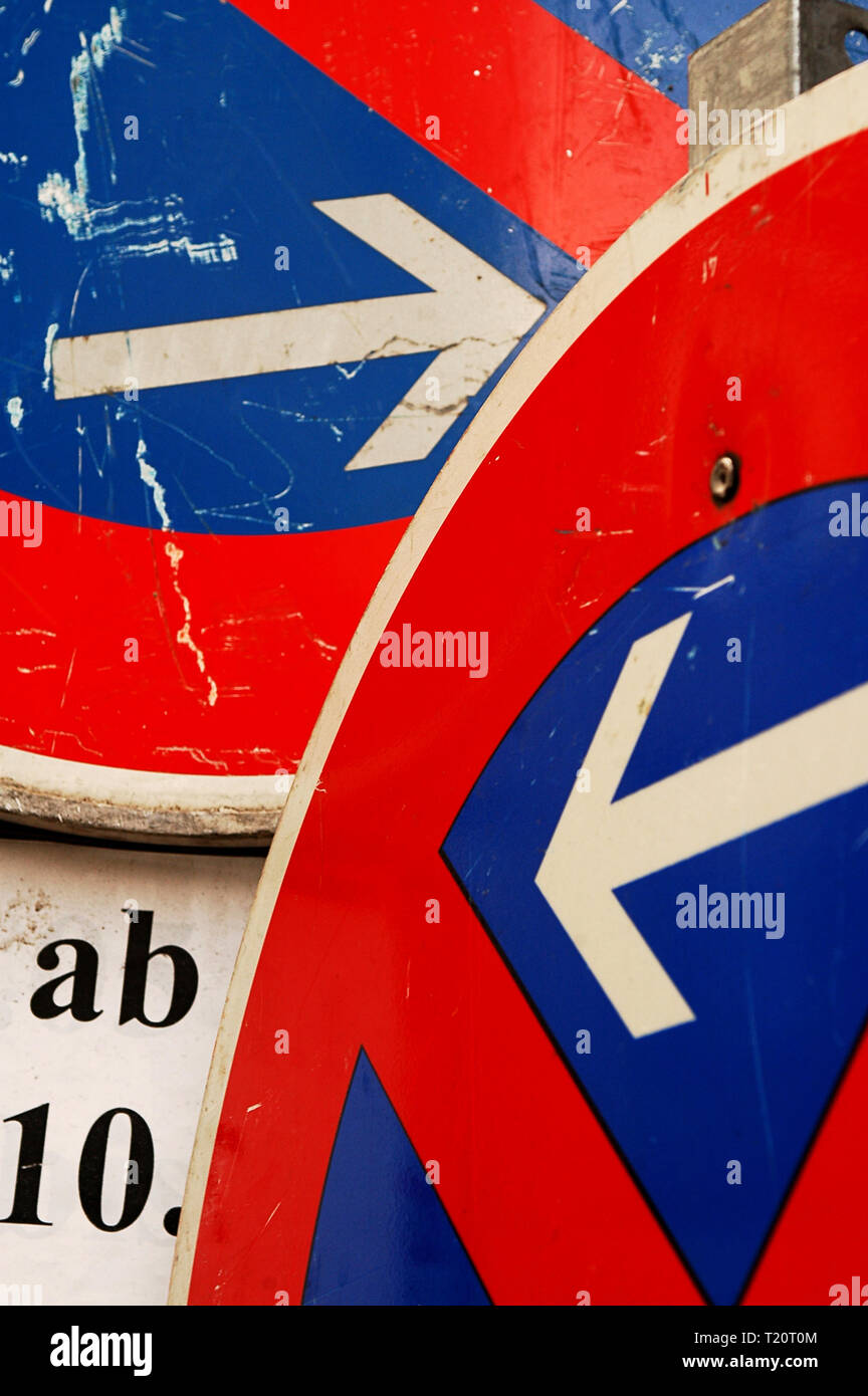 Geometric arrows hi-res stock photography and images - Alamy