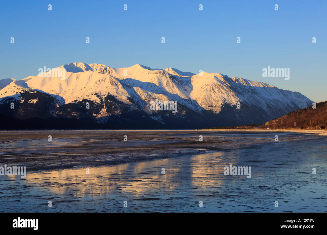 Alaska turnagain arm seward mountains hi-res stock photography and ...