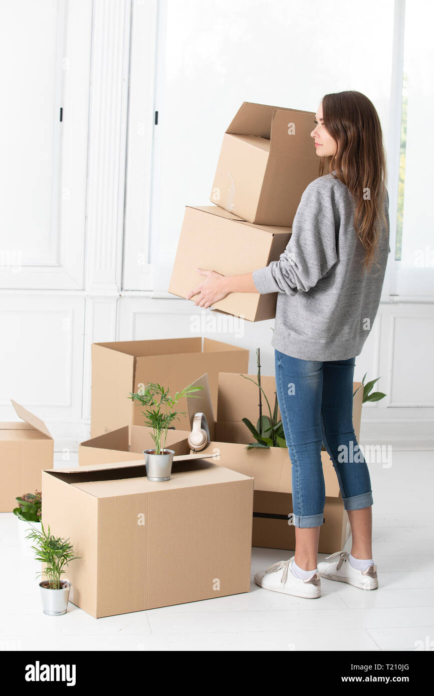 Woman carrying cardboard boxes hi-res stock photography and images - Alamy