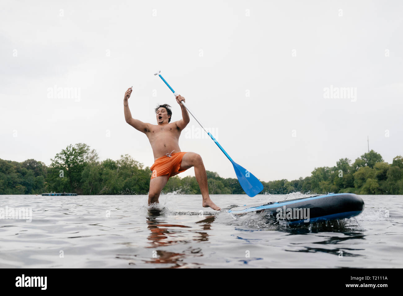 Man falling from SUP board while taking a selfie Stock Photo - Alamy