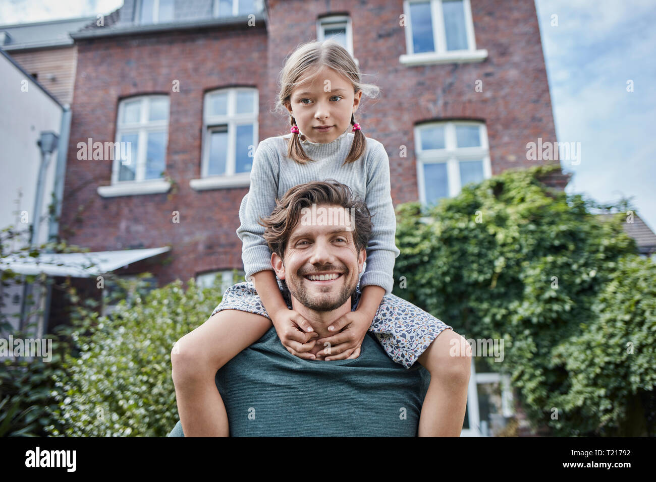 Happy father daughter hi-res stock photography and images - Alamy