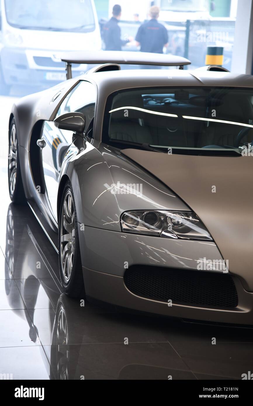 Bugatti Veron supercar Stock Photo - Alamy