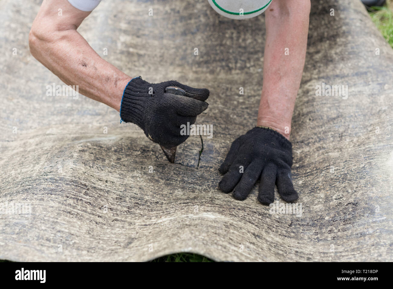 Cement sheet cutter hi-res stock photography and images - Alamy