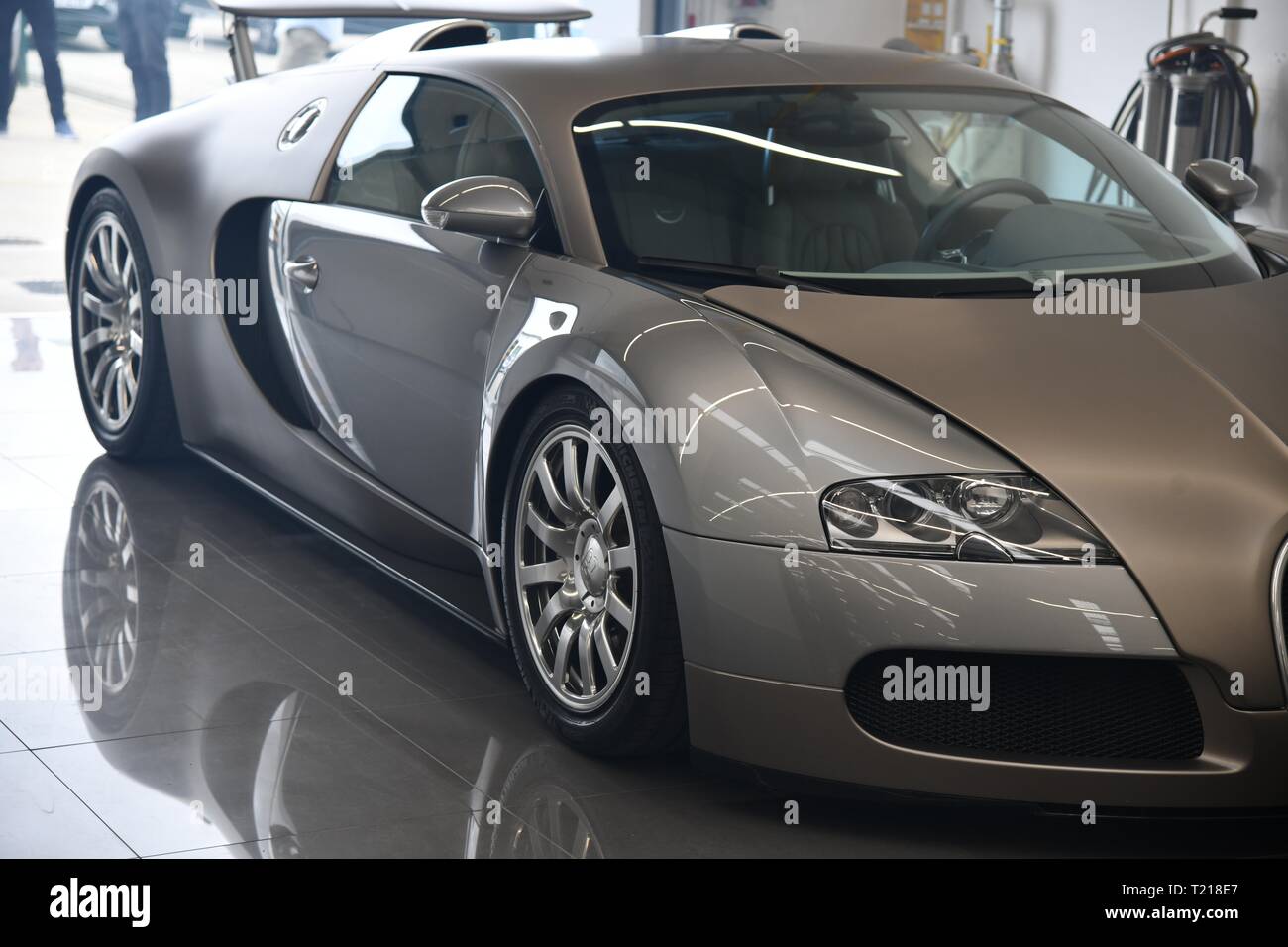 Bugatti Veron supercar Stock Photo - Alamy