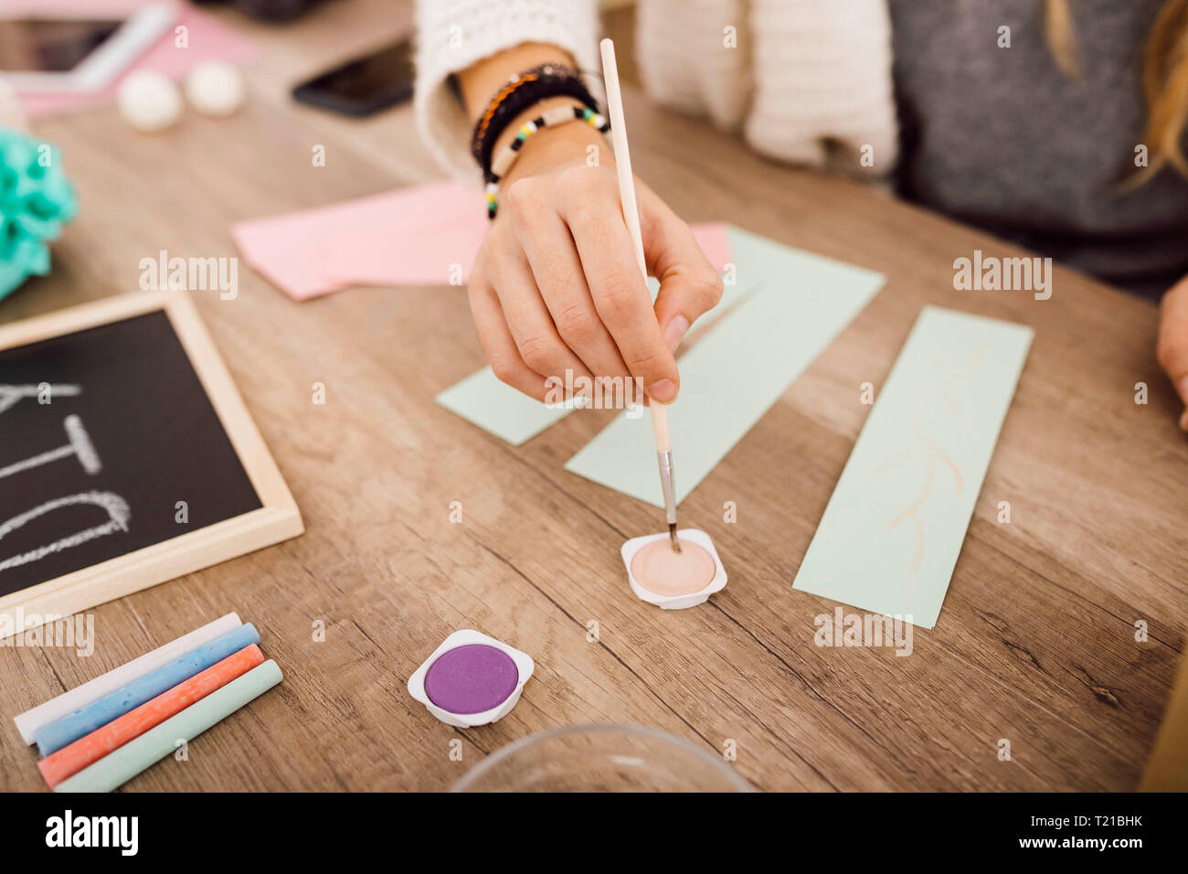 Doing crafts hi-res stock photography and images - Alamy