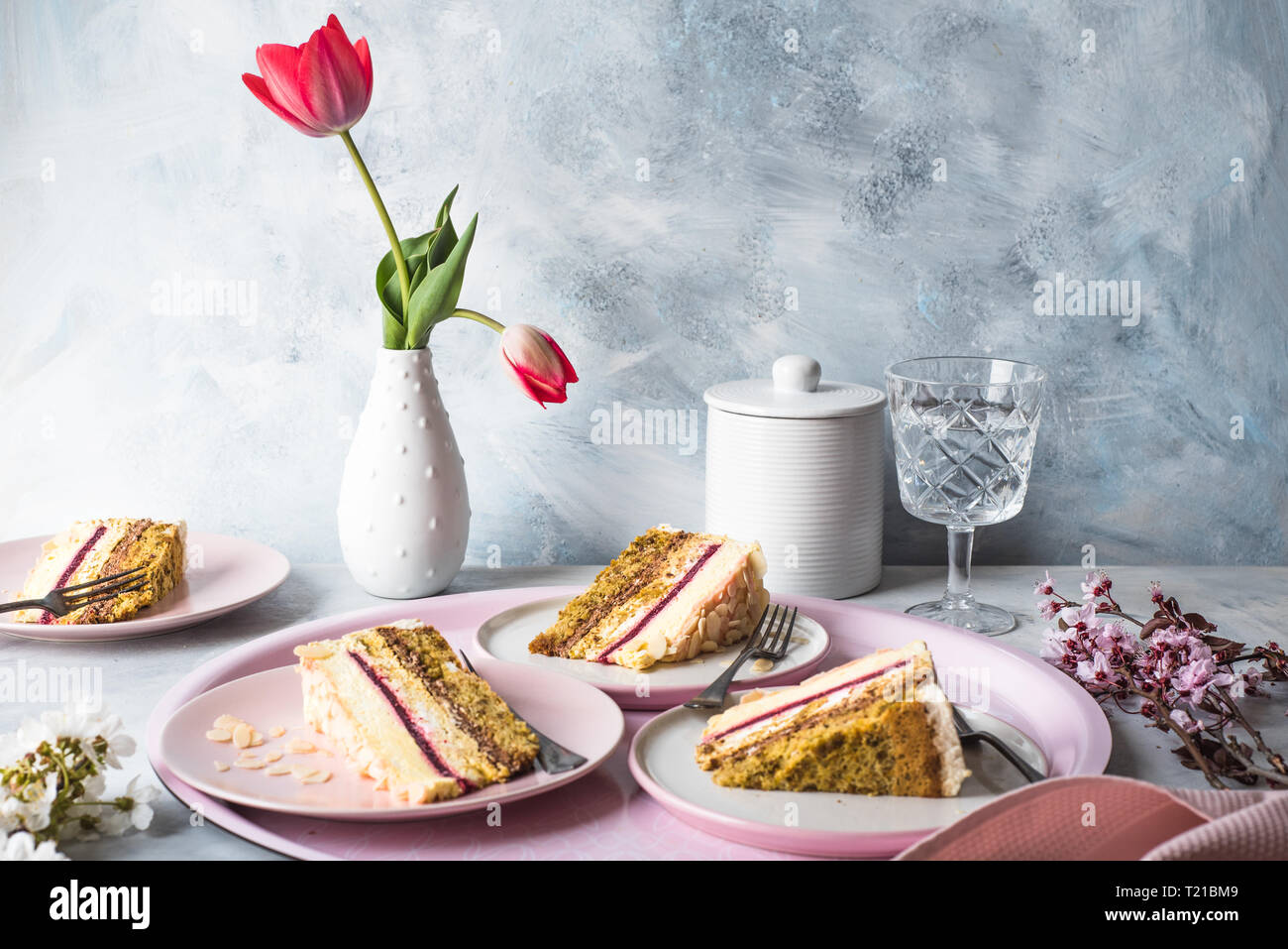 Luxurious table hi-res stock photography and images - Alamy