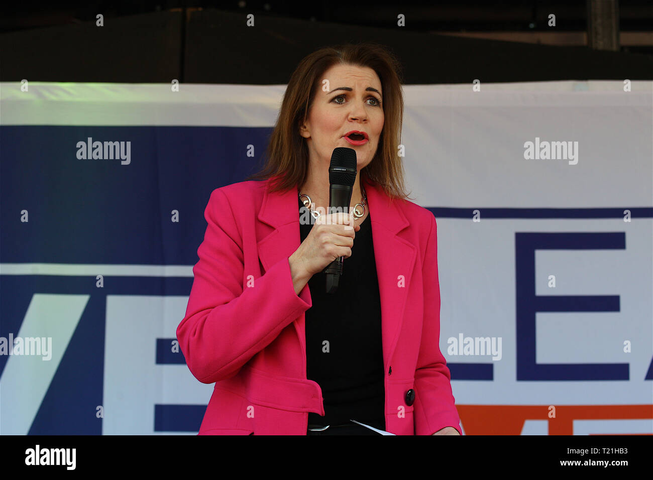 Julia hartley brewer radio hi-res stock photography and images - Alamy