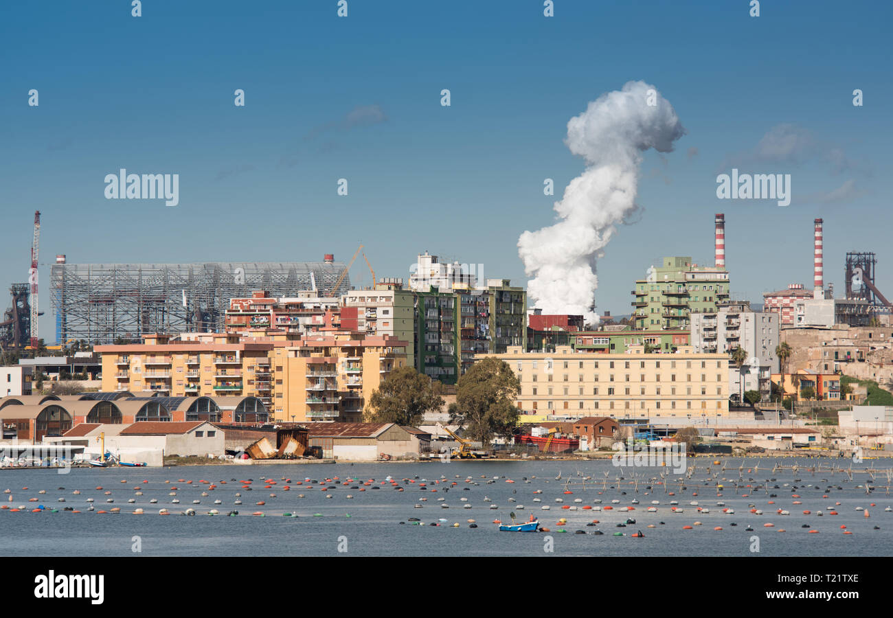 Steel industry and the city of Taranto, Puglia. Italy Stock Photo - Alamy