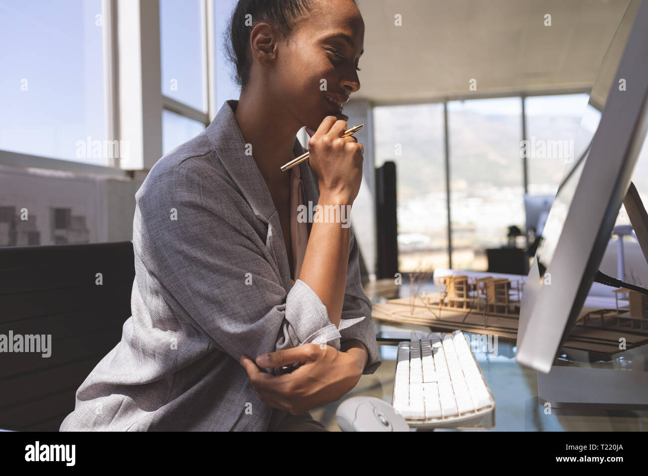 Working desk computer hi-res stock photography and images - Alamy