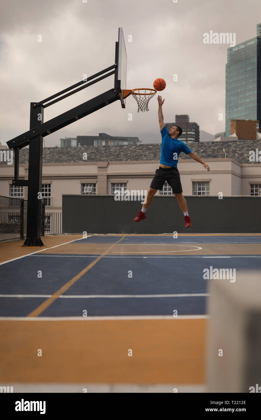 Basketball player playing basketball at basketball court Stock Photo ...