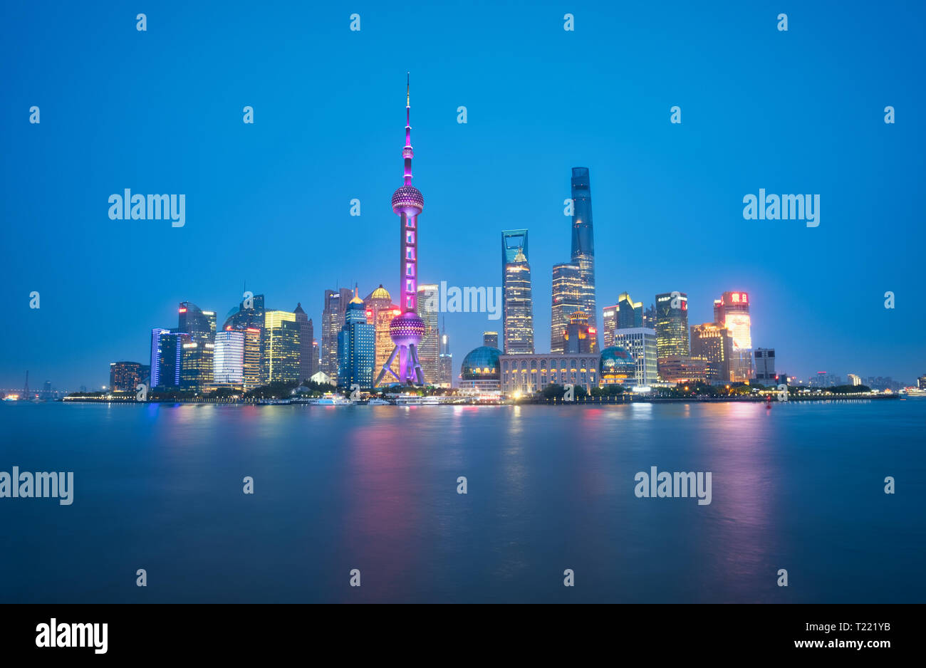 Beautiful night view of shanghai bund hi-res stock photography and ...