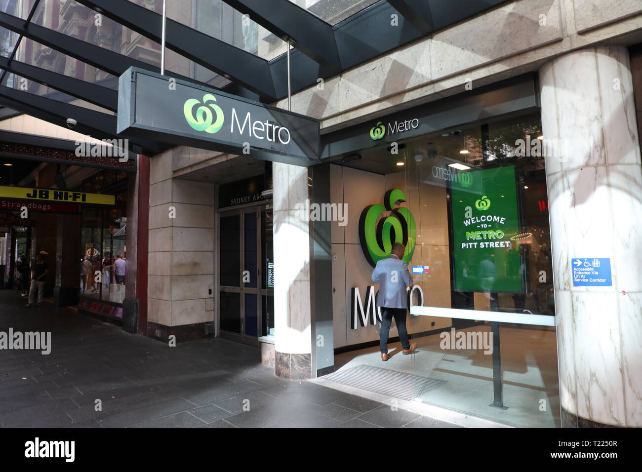 Woolworths Metro, Pitt Street Mall, Sydney, Australia Stock Photo - Alamy