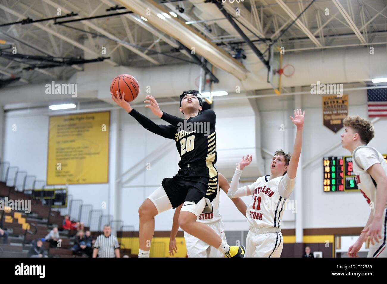 Underhand shot hi-res stock photography and images - Alamy