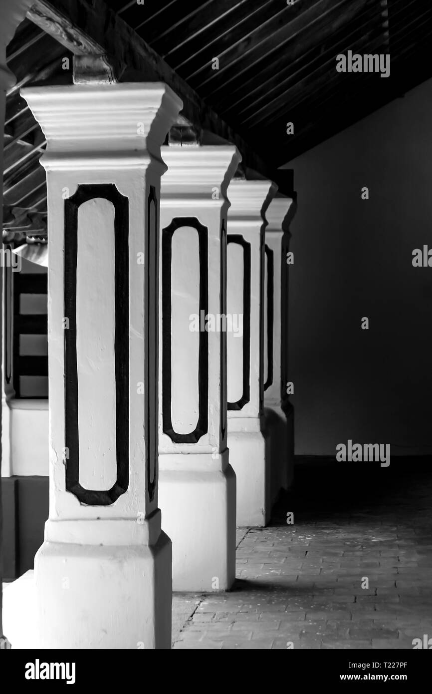 Veranda columns hi-res stock photography and images - Alamy