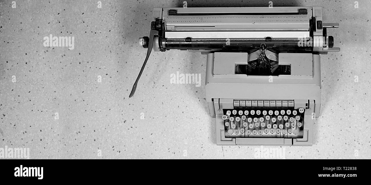 Photo old typing machine hi-res stock photography and images - Alamy
