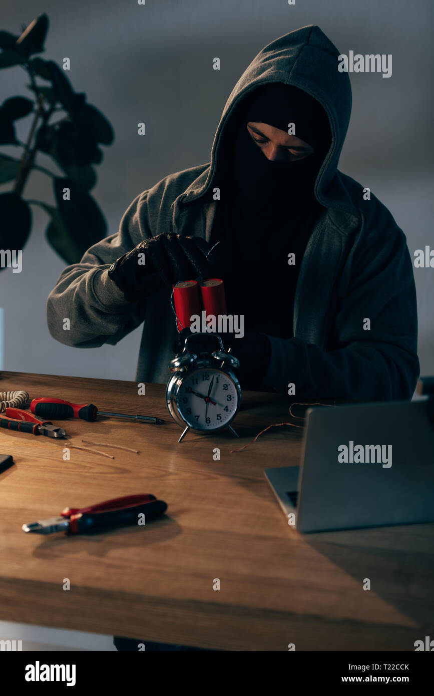 Digital clock bomb hi-res stock photography and images - Alamy