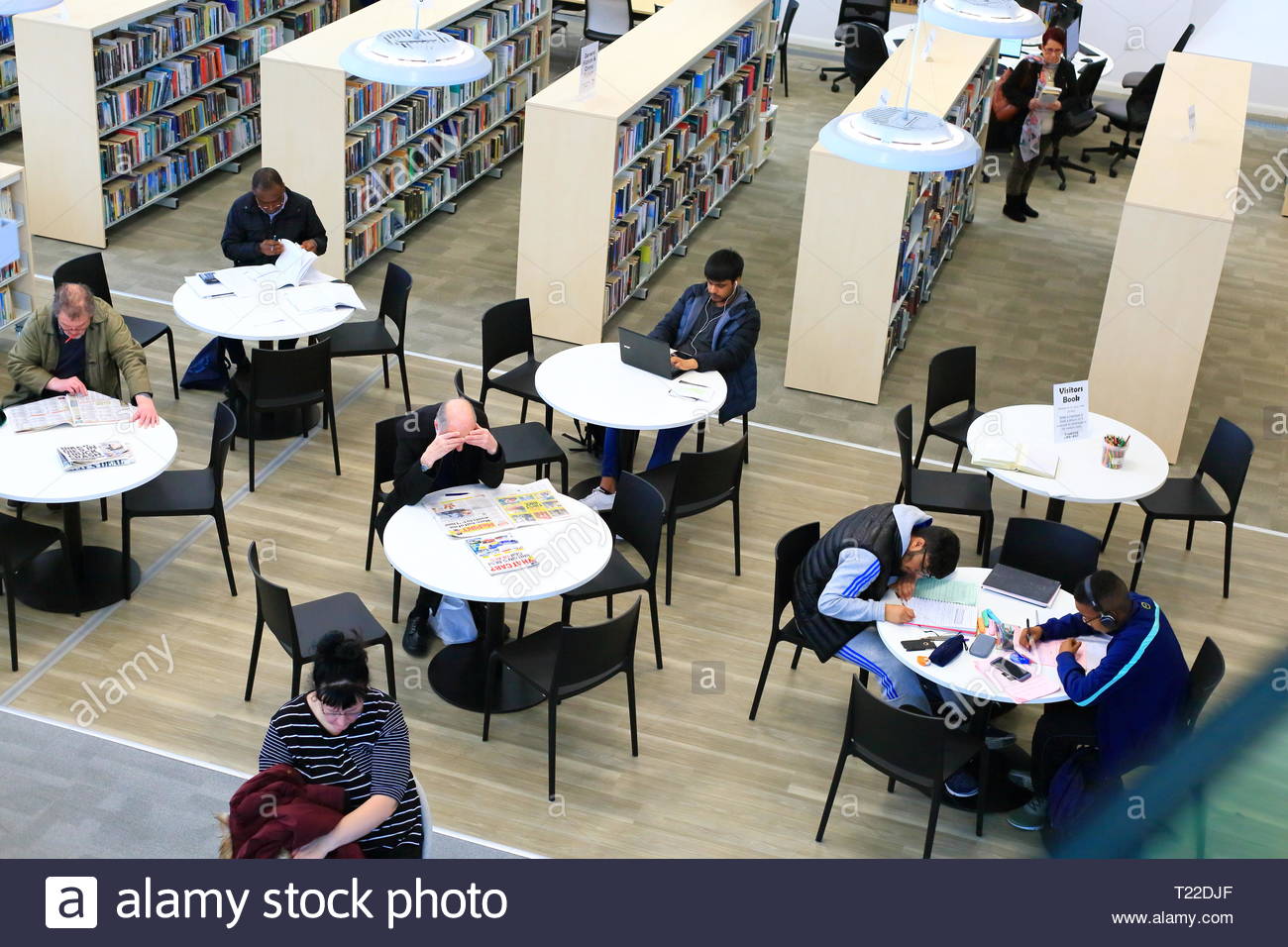 Library Setting High Resolution Stock Photography and Images - Alamy