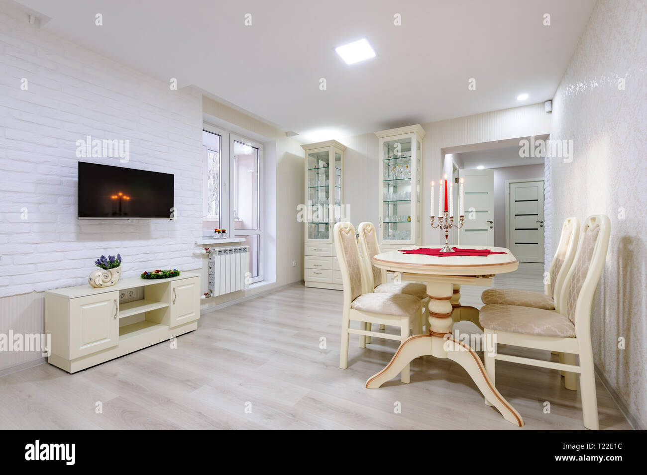 Vintage dining room window hi-res stock photography and images - Alamy