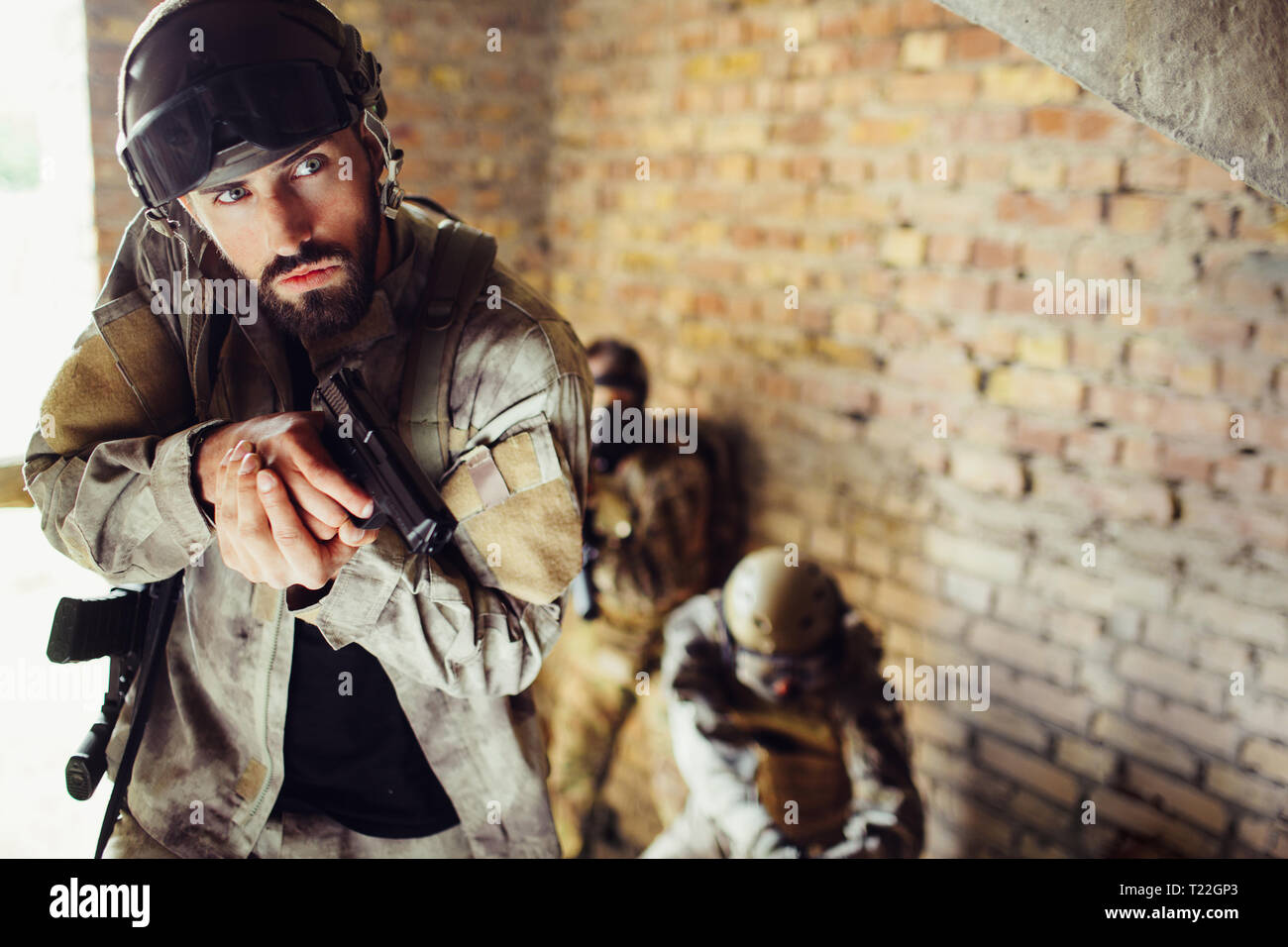 Soldier standing straight hi-res stock photography and images - Alamy