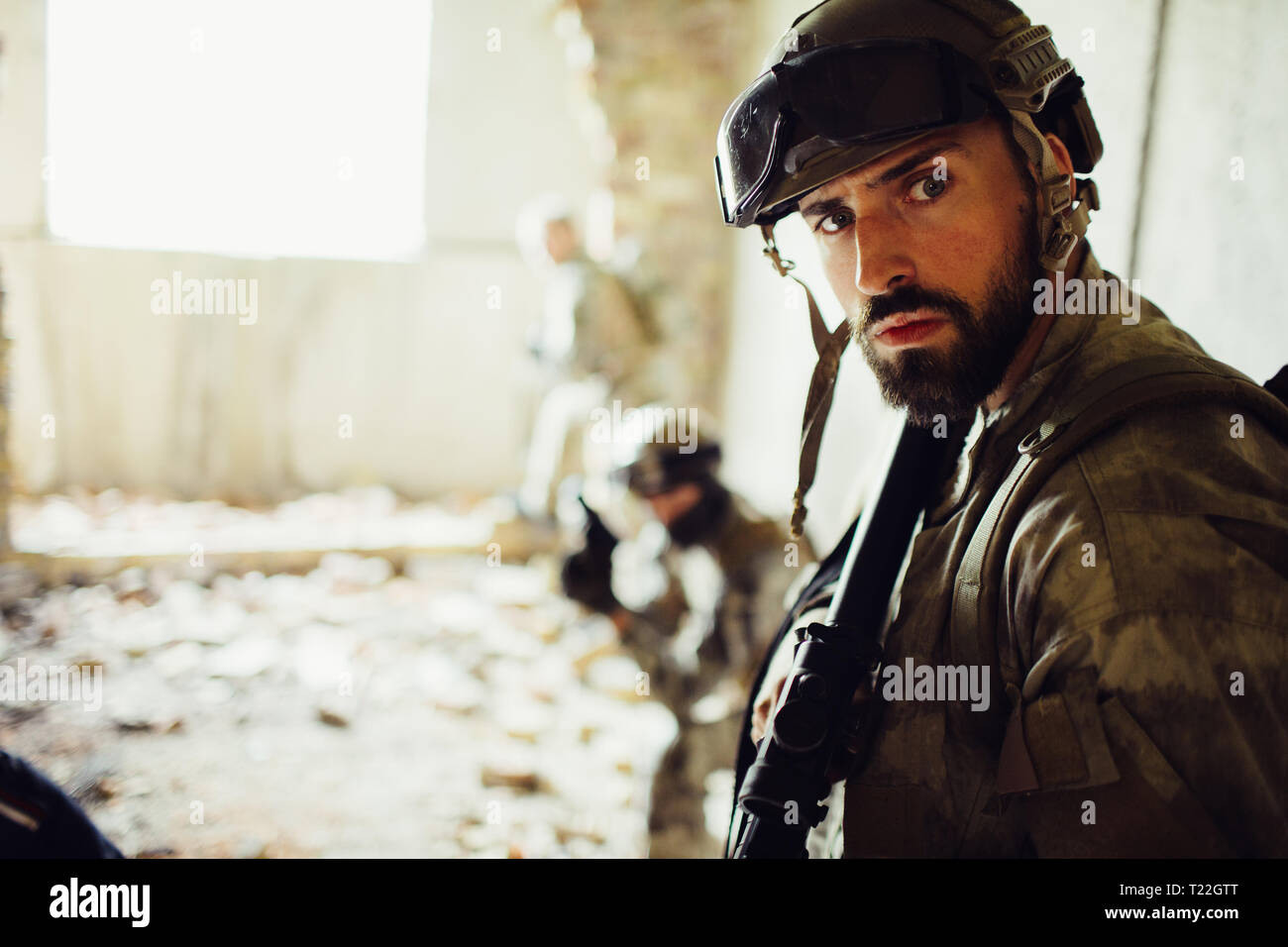 Soldier standing straight hi-res stock photography and images - Alamy