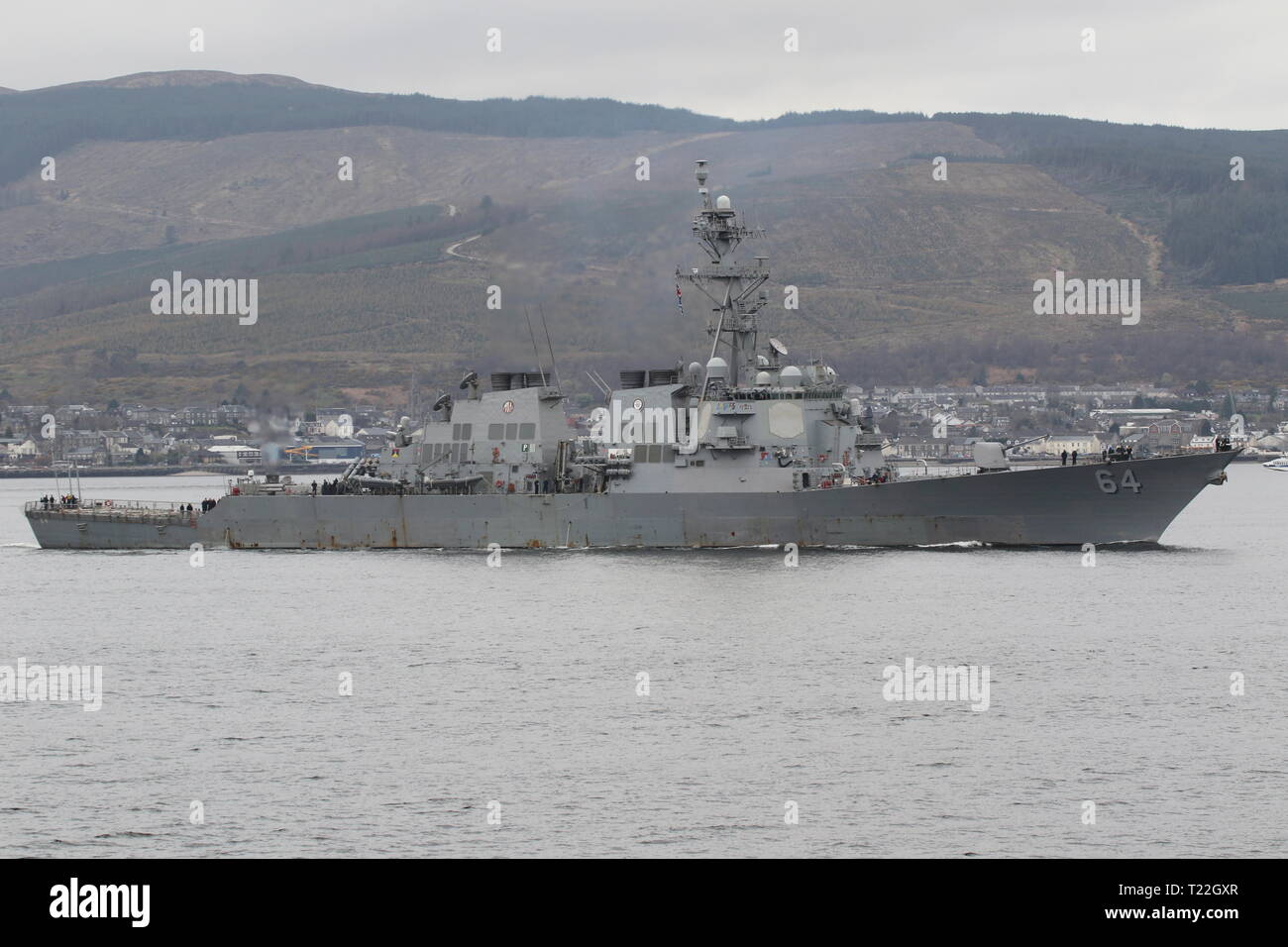 USS Carney (DDG-64), an Arleigh Burke-class destroyer (Flight I ...