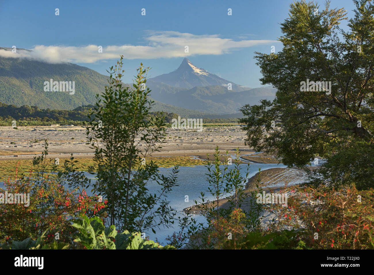 Volcan chaiten hi-res stock photography and images - Alamy