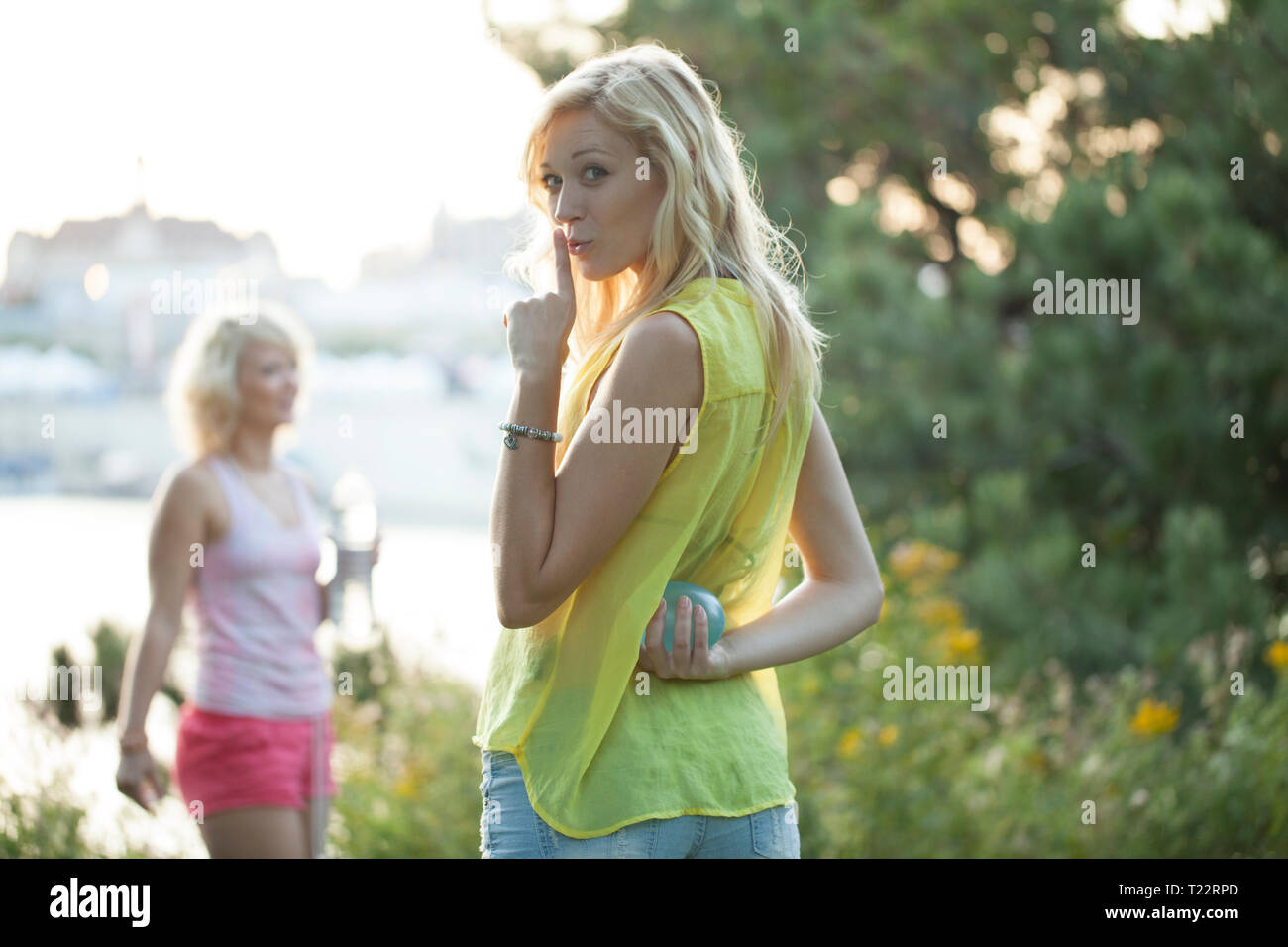 Water balloon fight hi-res stock photography and images - Alamy