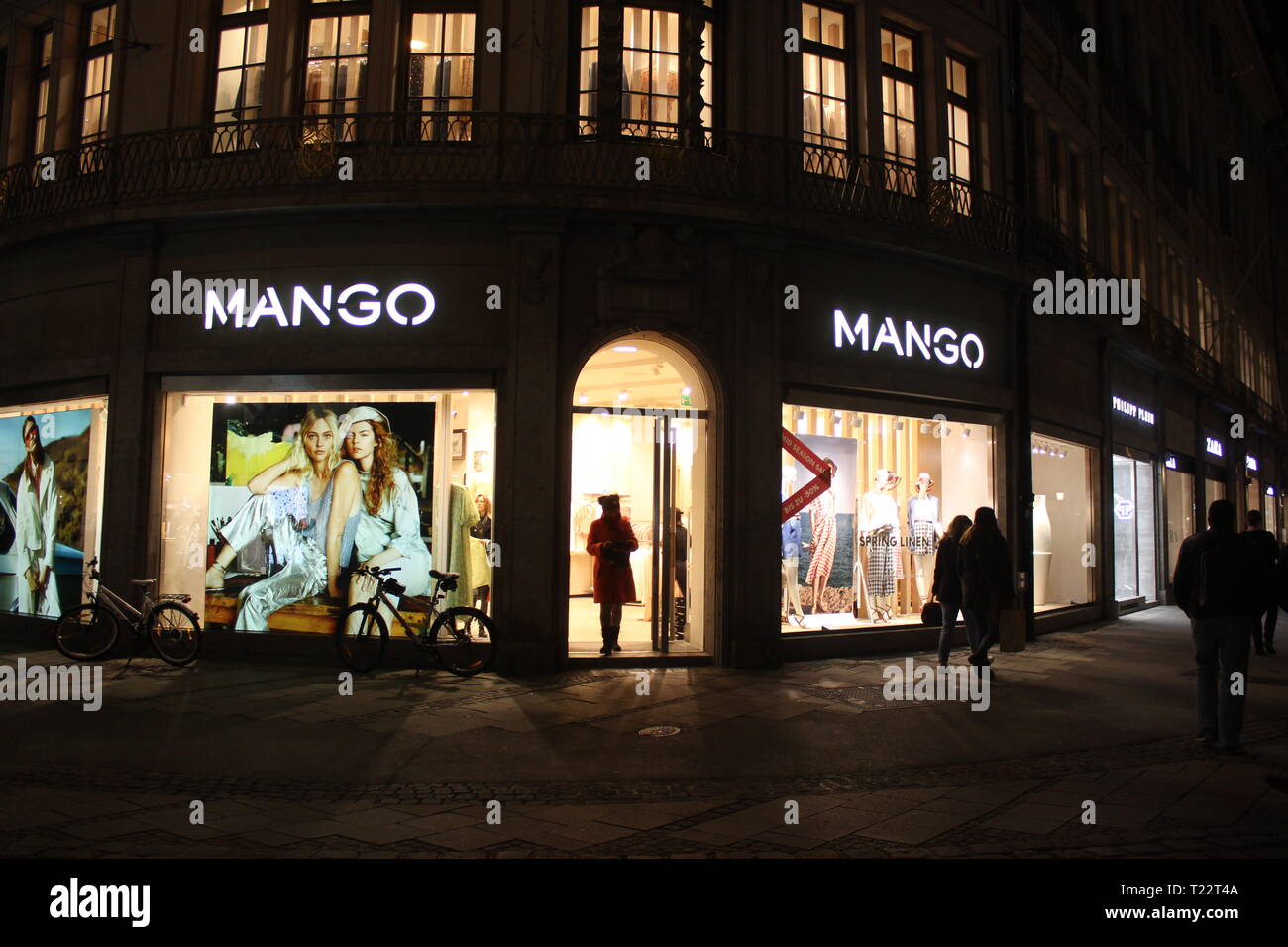 Mango shop hi-res stock photography and images - Alamy