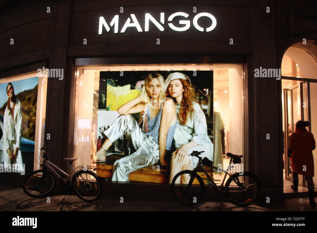 Shopping window of a Mango shop with oversized foto display Stock Photo ...