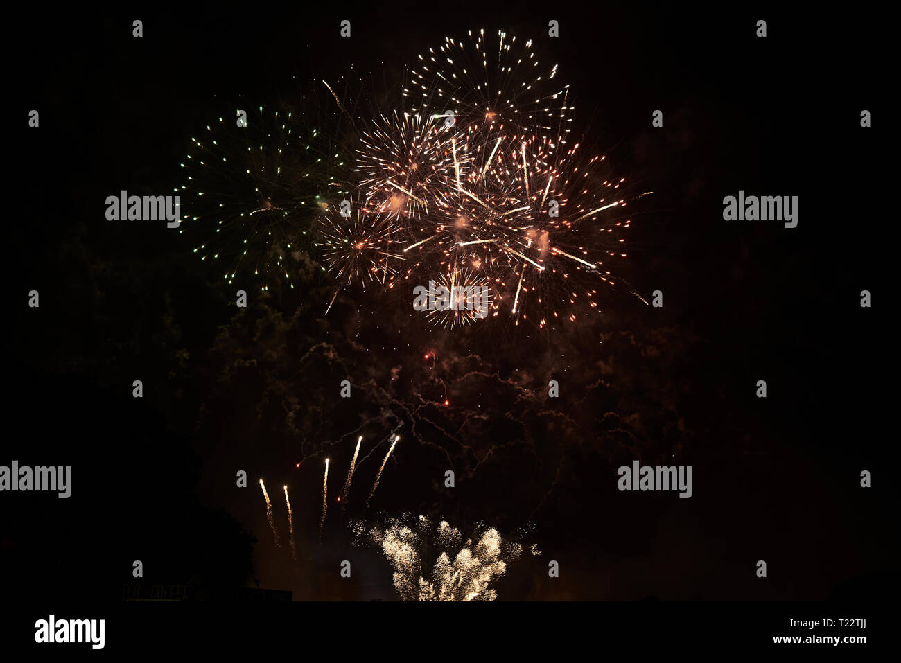 Night sky with fireworks hi-res stock photography and images - Alamy