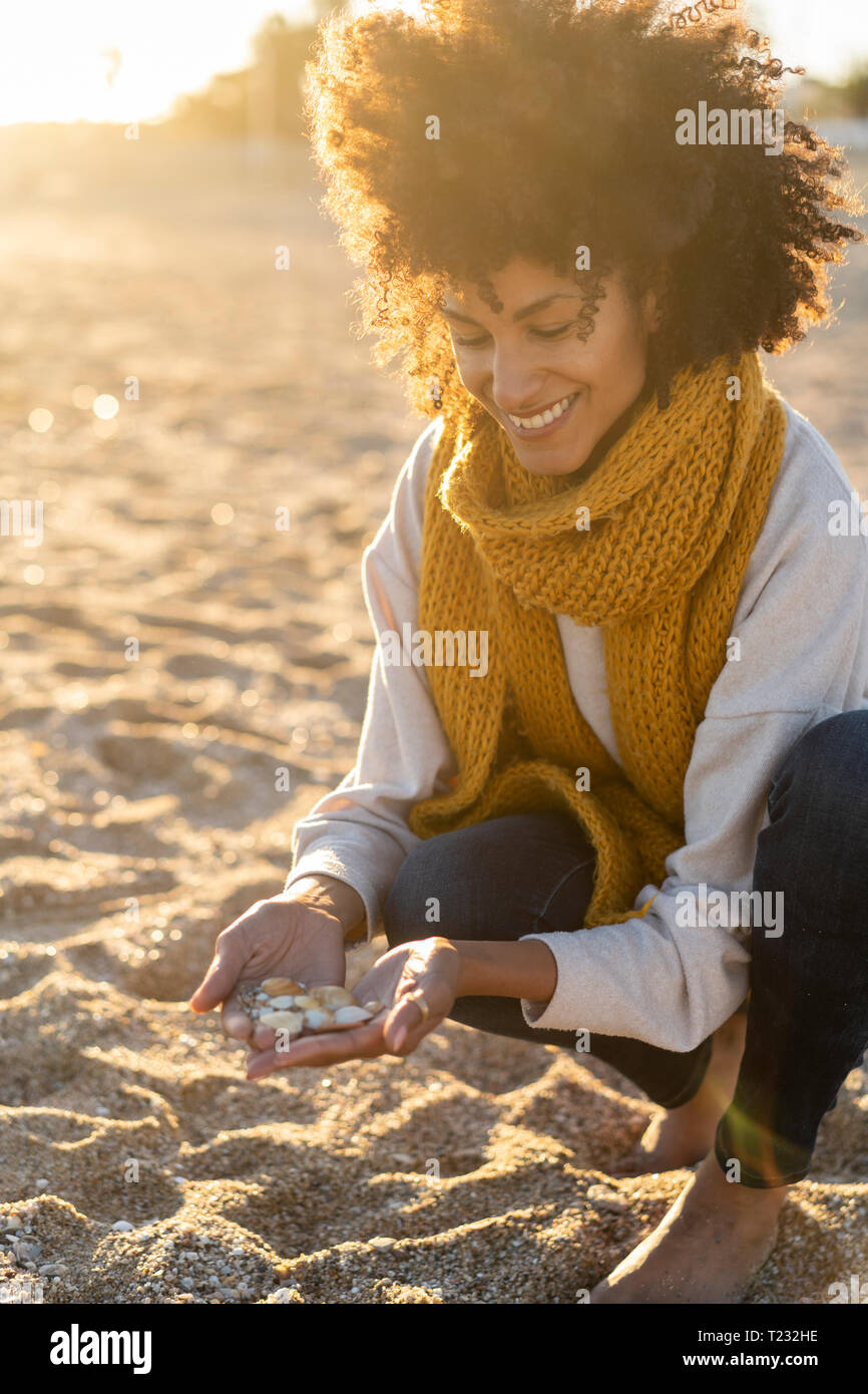 Collecting seashells beach hi-res stock photography and images - Alamy