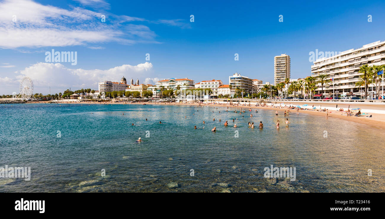 Saint raphael france beach hi-res stock photography and images - Alamy